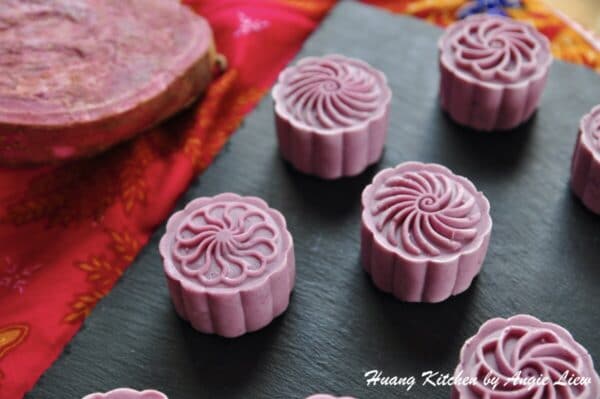 Purple Sweet Potato Mooncakes Recipe 紫薯月饼食谱 | Huang Kitchen