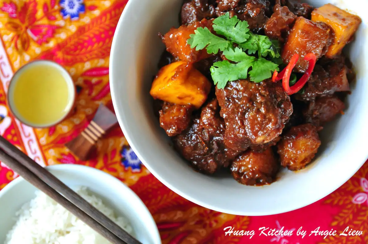 Braised Pork Ribs With Pumpkin Recipe 金瓜焖排骨食谱 - Huang Kitchen