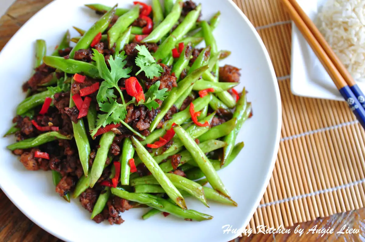 French Bean with Preserved Radish Recipe 菜脯炒四季豆 | Huang Kitchen