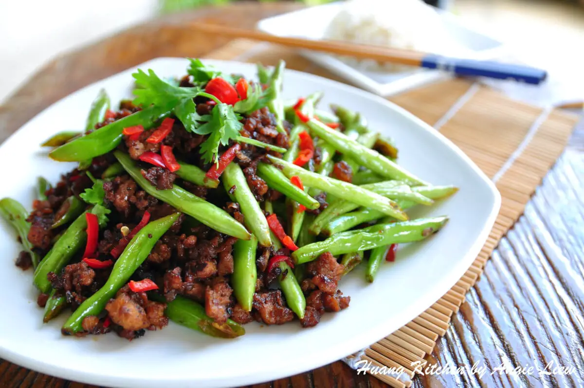 French Bean with Preserved Radish Recipe 菜脯炒四季豆 | Huang Kitchen