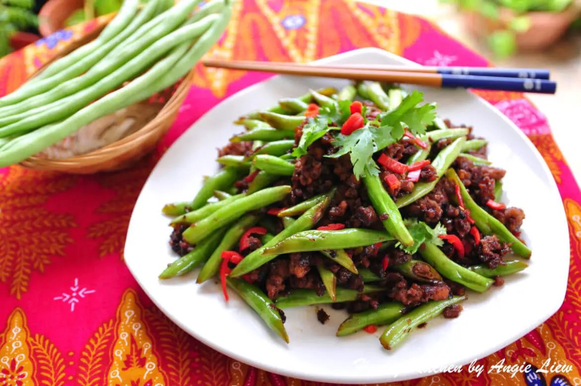 French Bean with Preserved Radish Recipe 菜脯炒四季豆 | Huang Kitchen