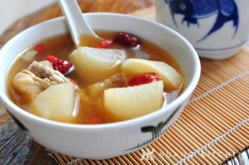 Chinese White Radish Soup 白萝卜汤 - Huang Kitchen