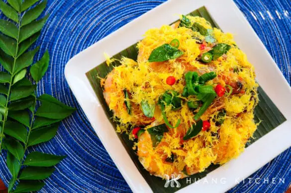 Butter Prawns with Egg Floss Recipe 蛋丝奶油虾食谱 | Huang Kitchen