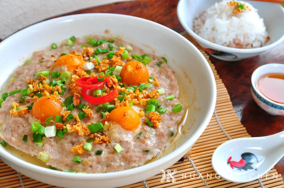 Steamed Meat with Salted Egg Recipe 咸蛋蒸肉饼食谱 | Huang Kitchen