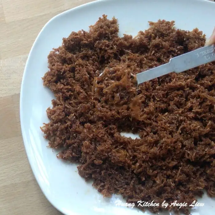 White Tapioca Tarts With Coconut Topping 椰丝白木薯塔 - Huang Kitchen