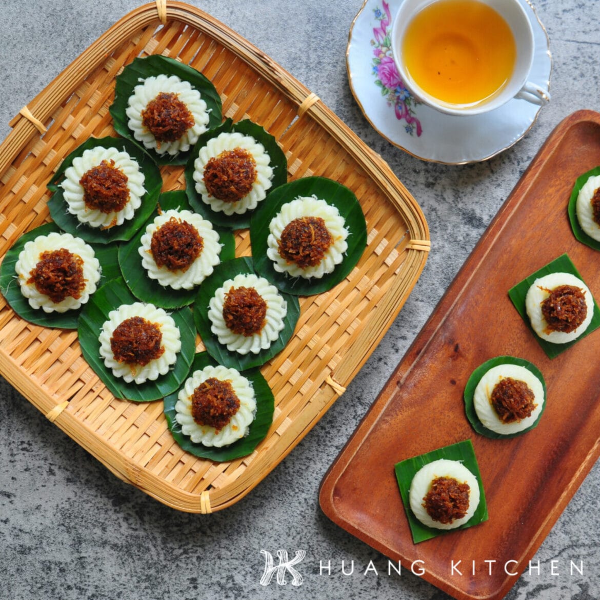 White Tapioca Tarts With Coconut Topping 椰丝白木薯塔 - Huang Kitchen
