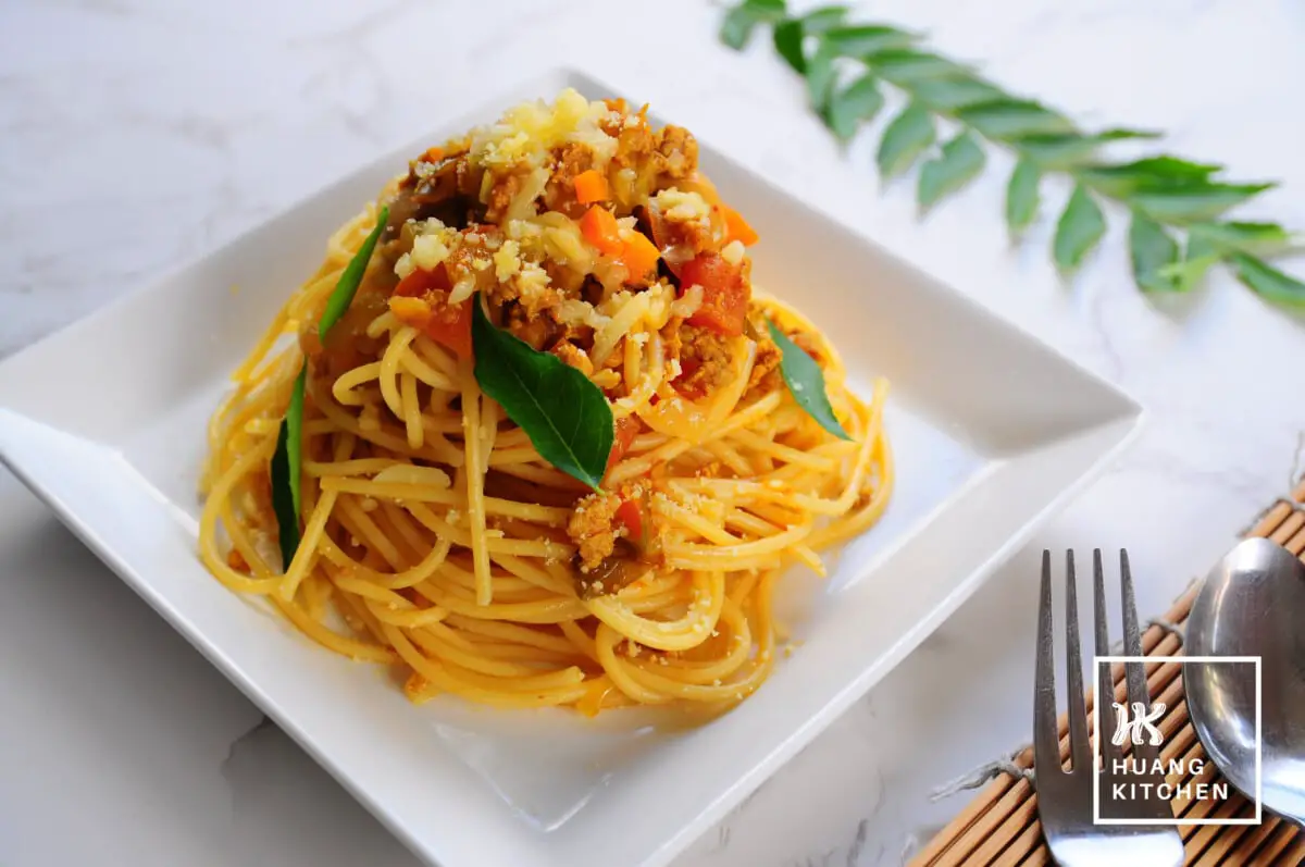 Spaghetti with Curry Meat Sauce Recipe (Malaysian Style Bolognese ...