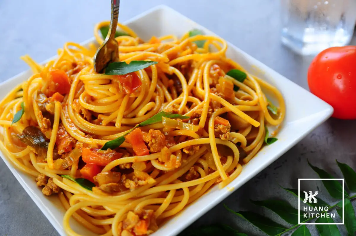 Spaghetti with Curry Meat Sauce Recipe (Malaysian Style Bolognese ...