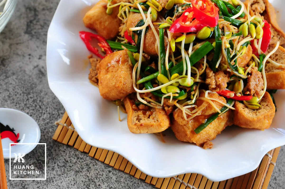 Stir Fry Beancurd Puffs With Soy Bean Sprouts Recipe | Huang Kitchen