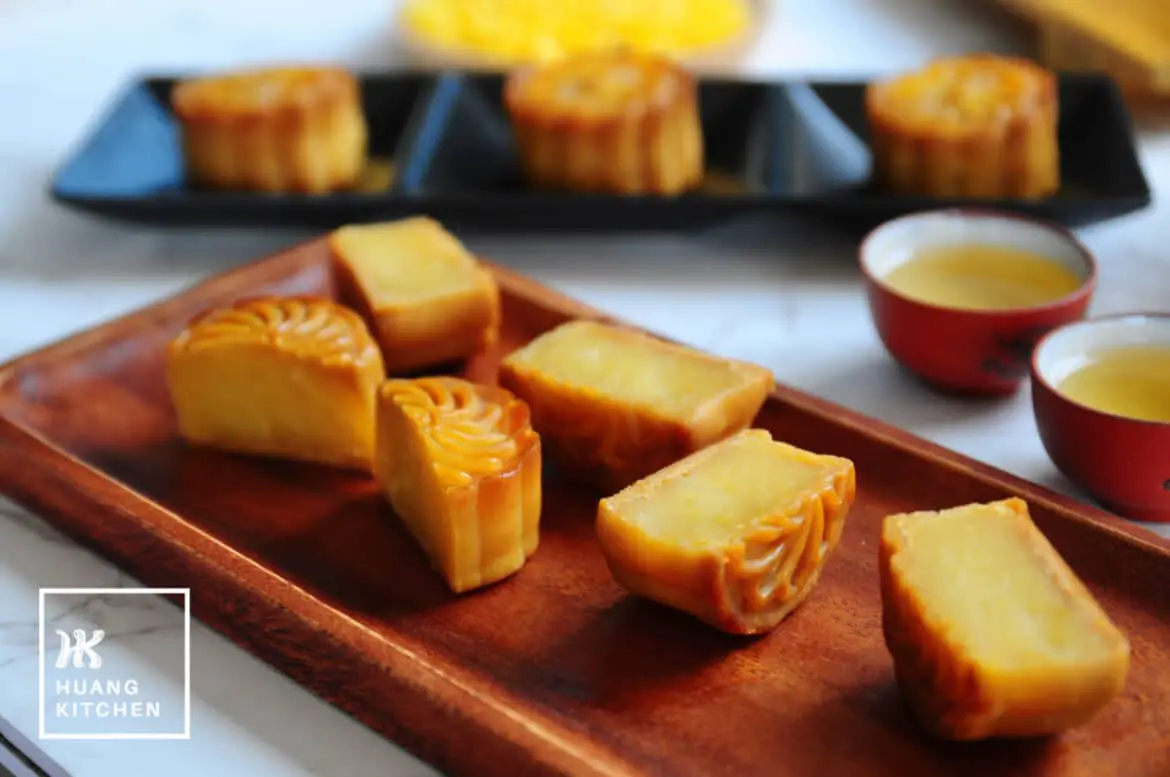 Durian Mung Bean Mooncakes Recipe 榴莲绿豆蓉月饼 | Huang Kitchen