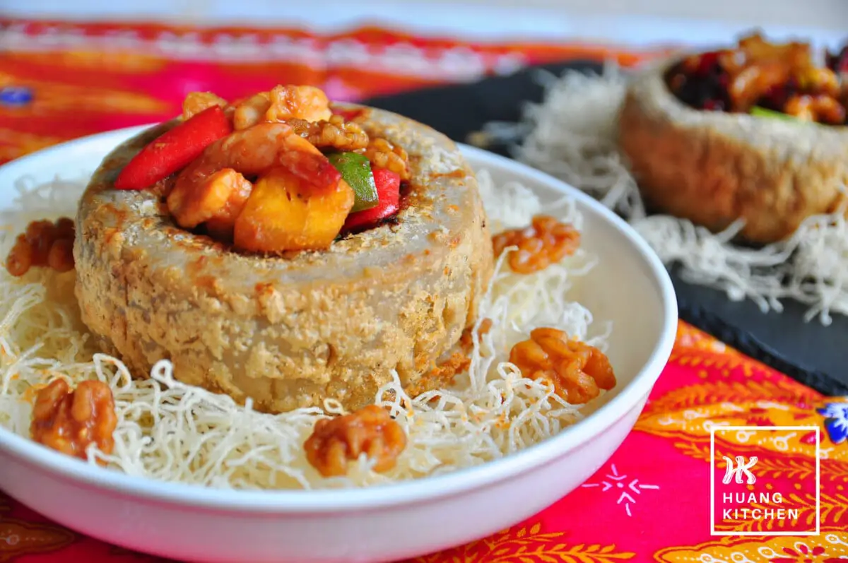 Walnut Prawns Crispy Yam Ring (Yam Basket) 核桃虾球芋头圈 | Huang Kitchen