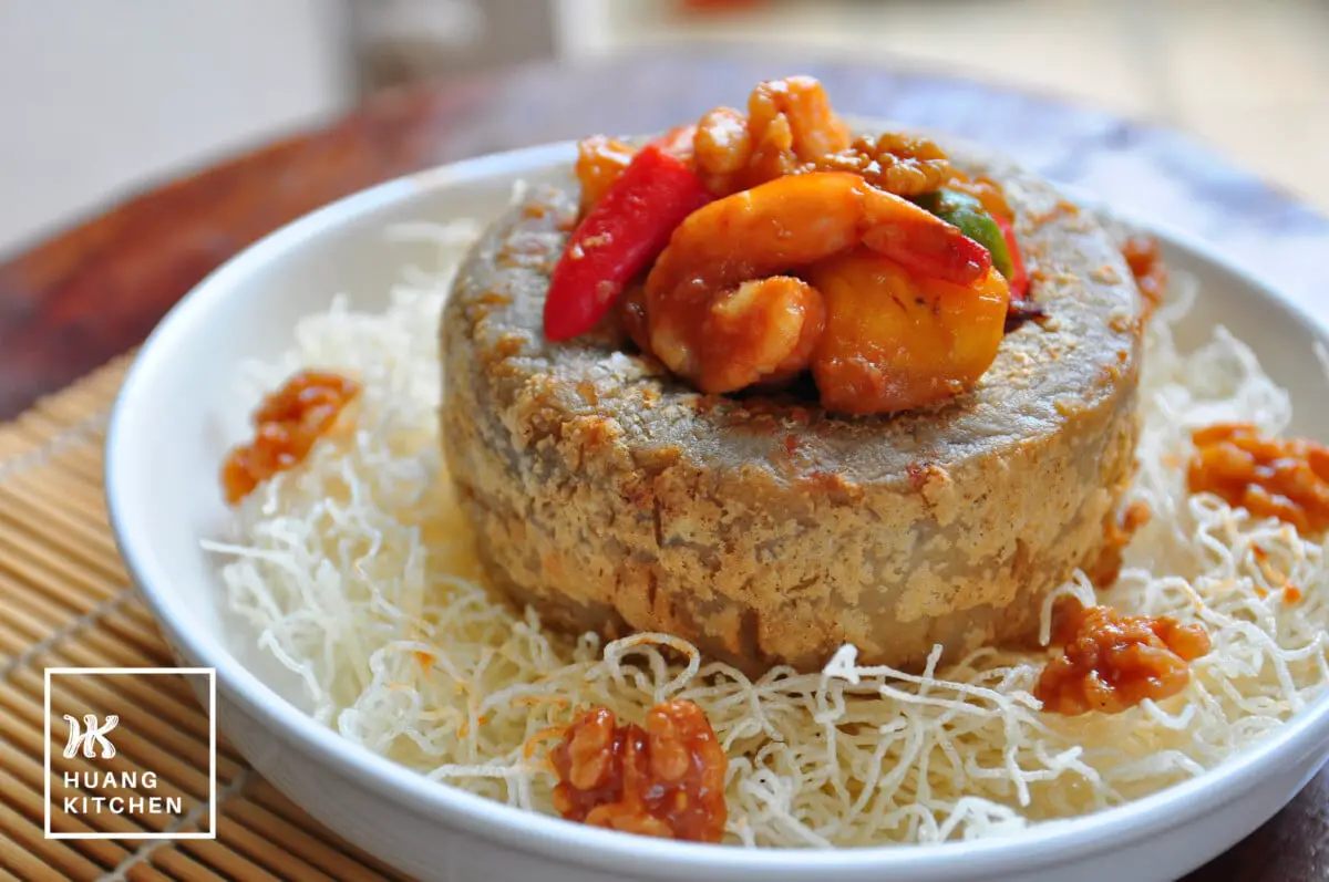 Walnut Prawns Crispy Yam Ring (Yam Basket) 核桃虾球芋头圈 | Huang Kitchen