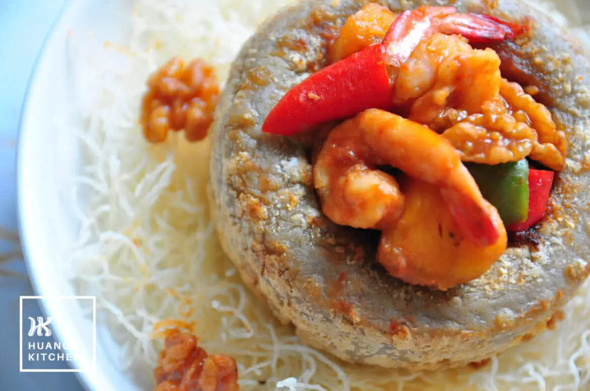 Walnut Prawns Crispy Yam Ring (Yam Basket) 核桃虾球芋头圈 | Huang Kitchen