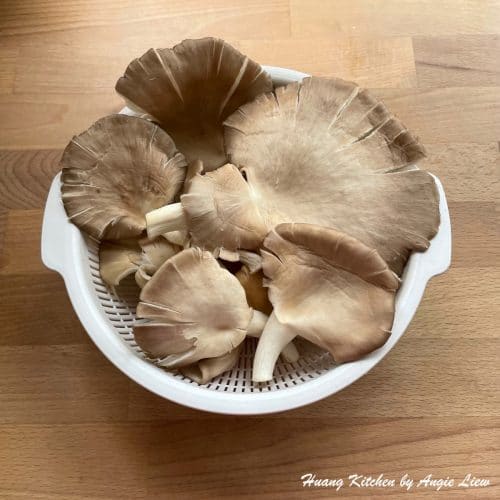 Sweet and Sour Abalone Mushrooms Recipe 酸甜鲍鱼菇 | Huang Kitchen