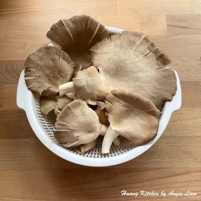 Sweet and Sour Abalone Mushrooms Recipe 酸甜鲍鱼菇 | Huang Kitchen