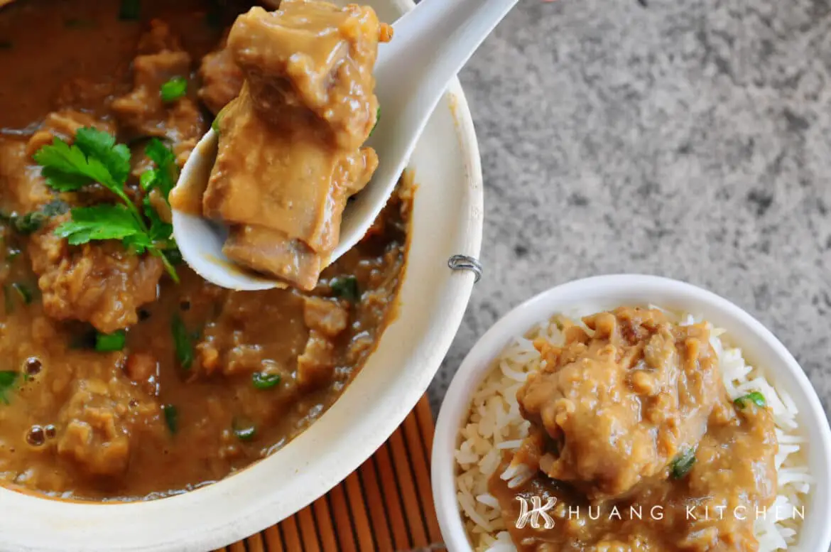 Braised Pork Ribs with Yam Recipe 芋头焖排骨食谱 | Huang Kitchen