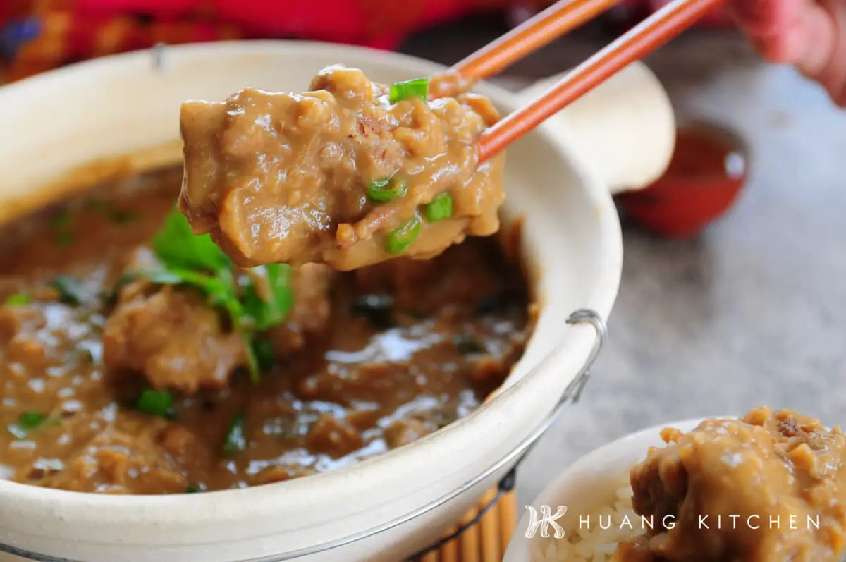 Braised Pork Ribs with Yam Recipe 芋头焖排骨食谱 | Huang Kitchen