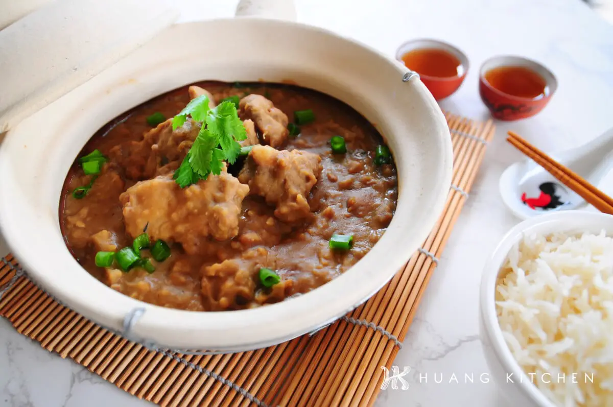 Braised Pork Ribs with Yam Recipe 芋头焖排骨食谱 | Huang Kitchen