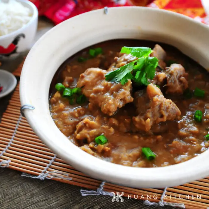 Braised Pork Ribs with Yam Recipe 芋头焖排骨食谱 | Huang Kitchen