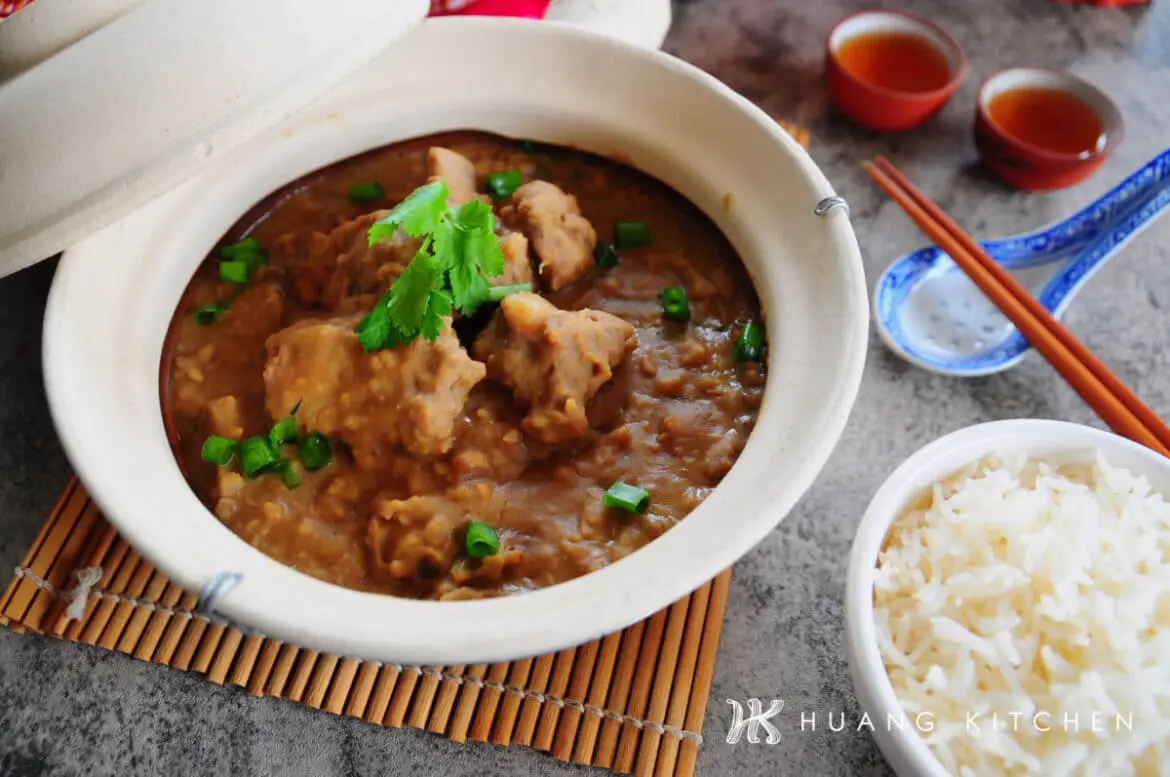 Braised Pork Ribs with Yam Recipe 芋头焖排骨食谱 | Huang Kitchen