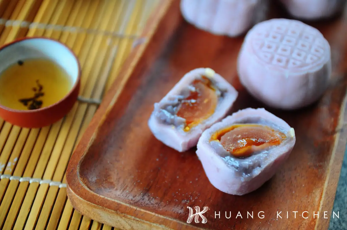 Yam Paste Snow Skin Mooncakes Recipe 芋泥冰皮月饼 | Huang Kitchen