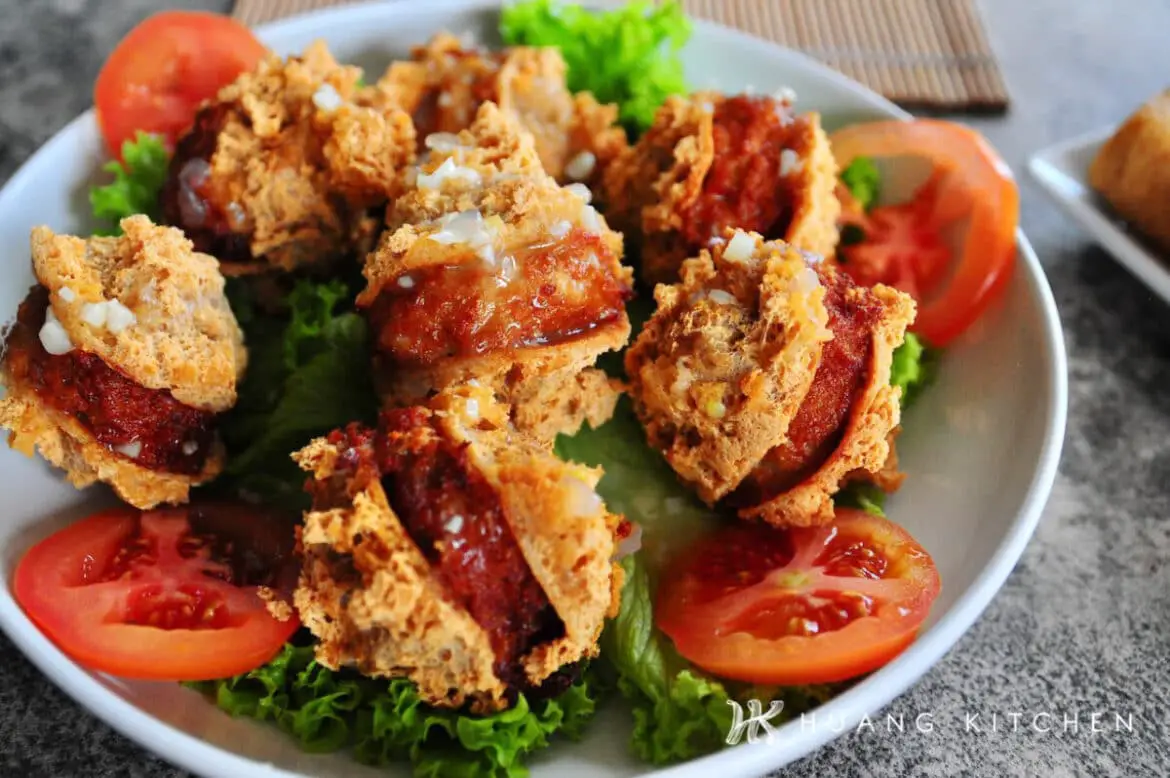 Crispy Stuffed Tofu Puffs Recipe 香脆炸酿豆腐卜 | Huang Kitchen