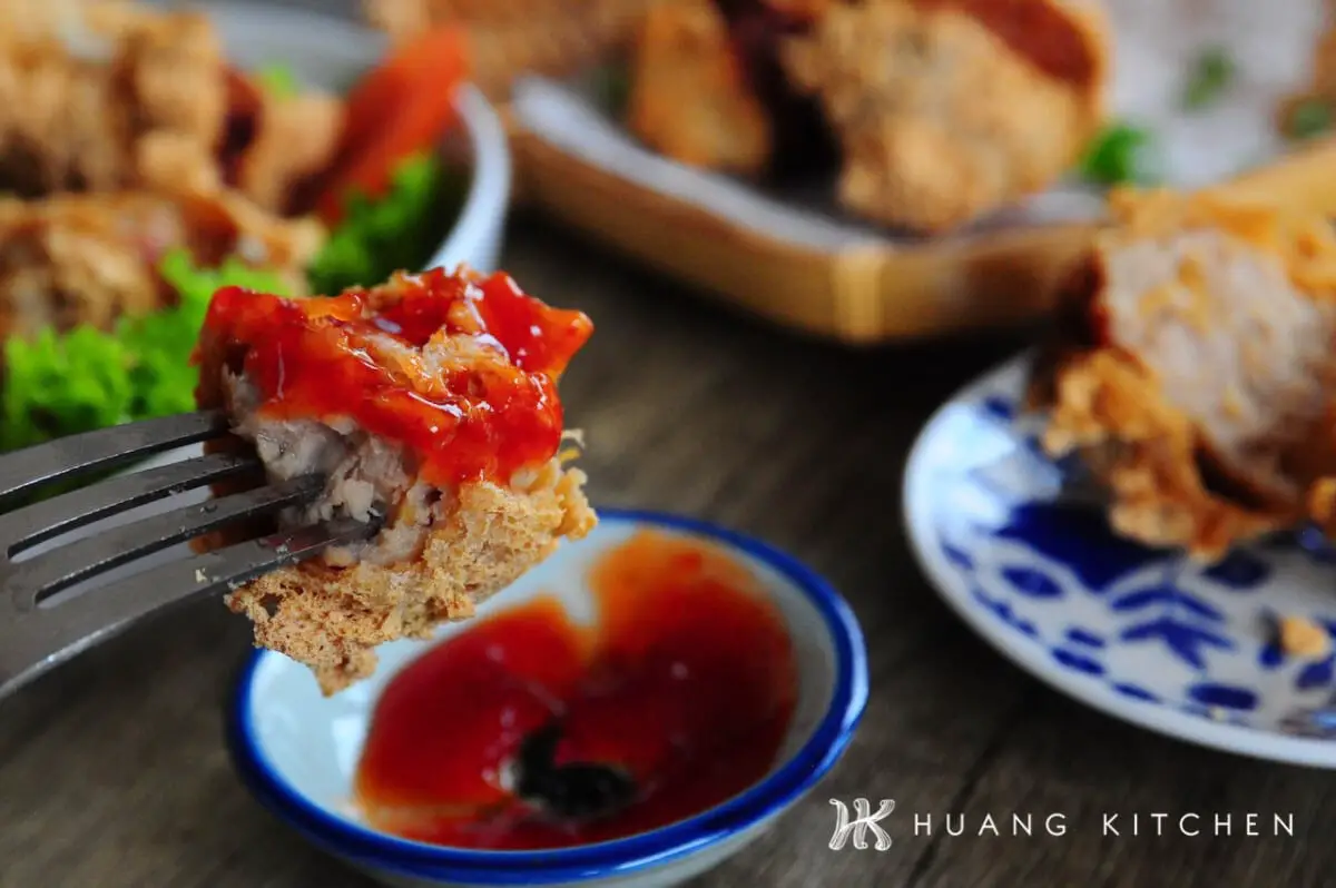 Crispy Stuffed Tofu Puffs Recipe 香脆炸酿豆腐卜 | Huang Kitchen