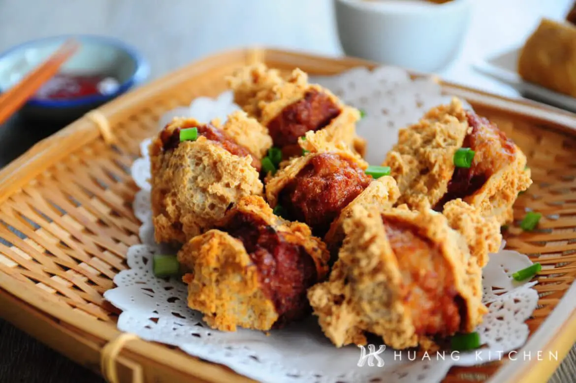 Crispy Stuffed Tofu Puffs Recipe 香脆炸酿豆腐卜 | Huang Kitchen