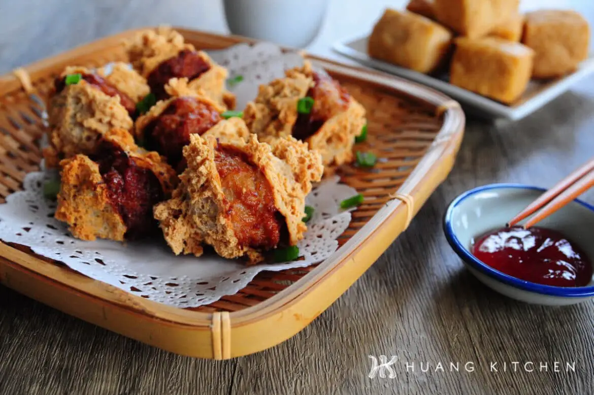 Crispy Stuffed Tofu Puffs Recipe 香脆炸酿豆腐卜 | Huang Kitchen