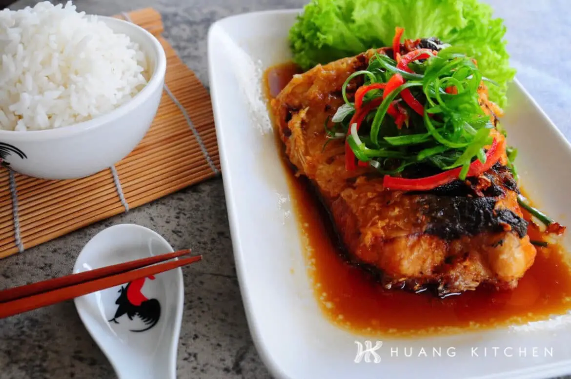 Soy Sauce Deep Fried Crispy Fish 油浸鱼腩食谱 | Huang Kitchen