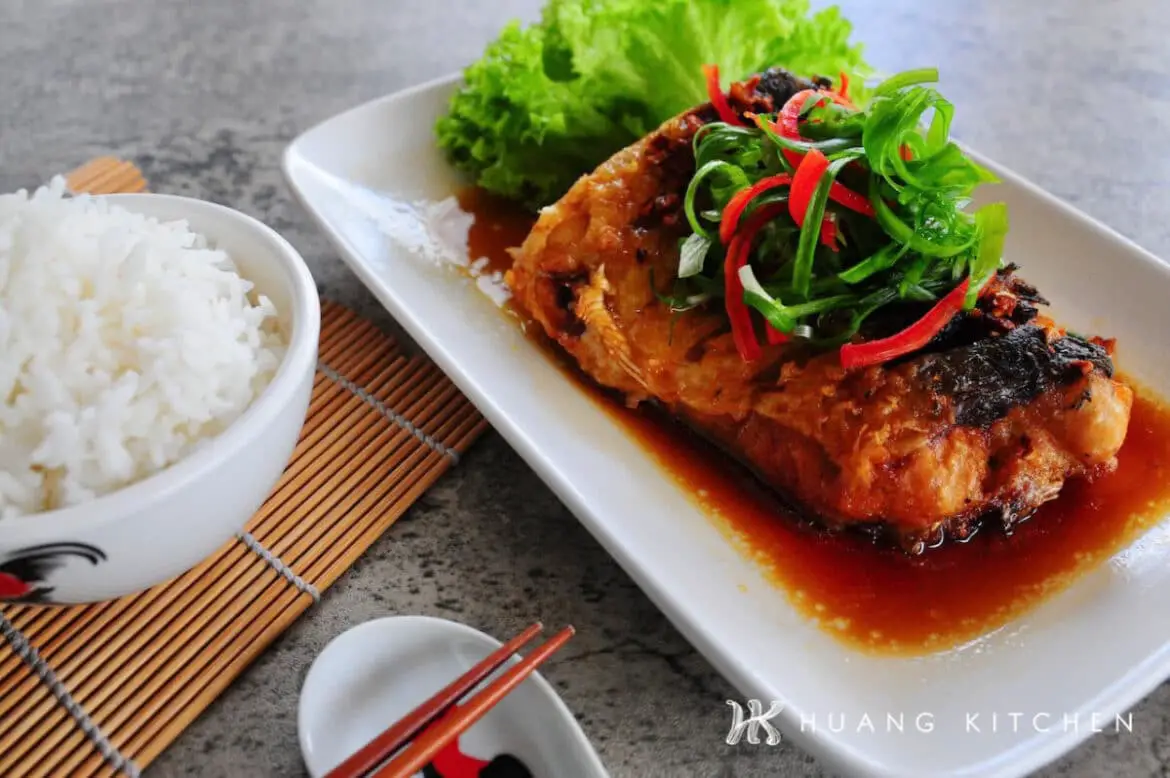 Soy Sauce Deep Fried Crispy Fish 油浸鱼腩食谱 | Huang Kitchen