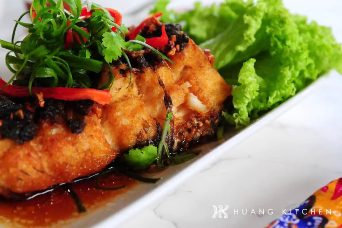 Soy Sauce Deep Fried Crispy Fish 油浸鱼腩食谱 | Huang Kitchen