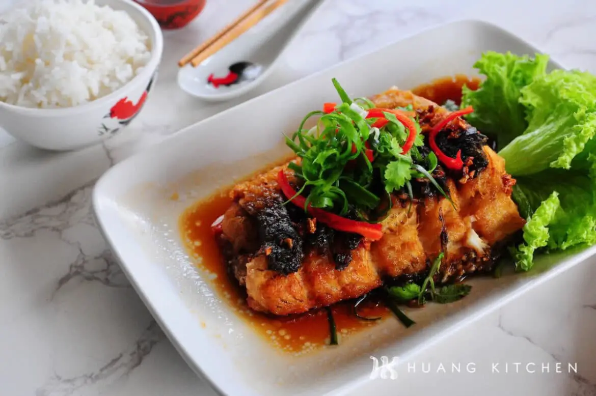 Soy Sauce Deep Fried Crispy Fish 油浸鱼腩食谱 | Huang Kitchen