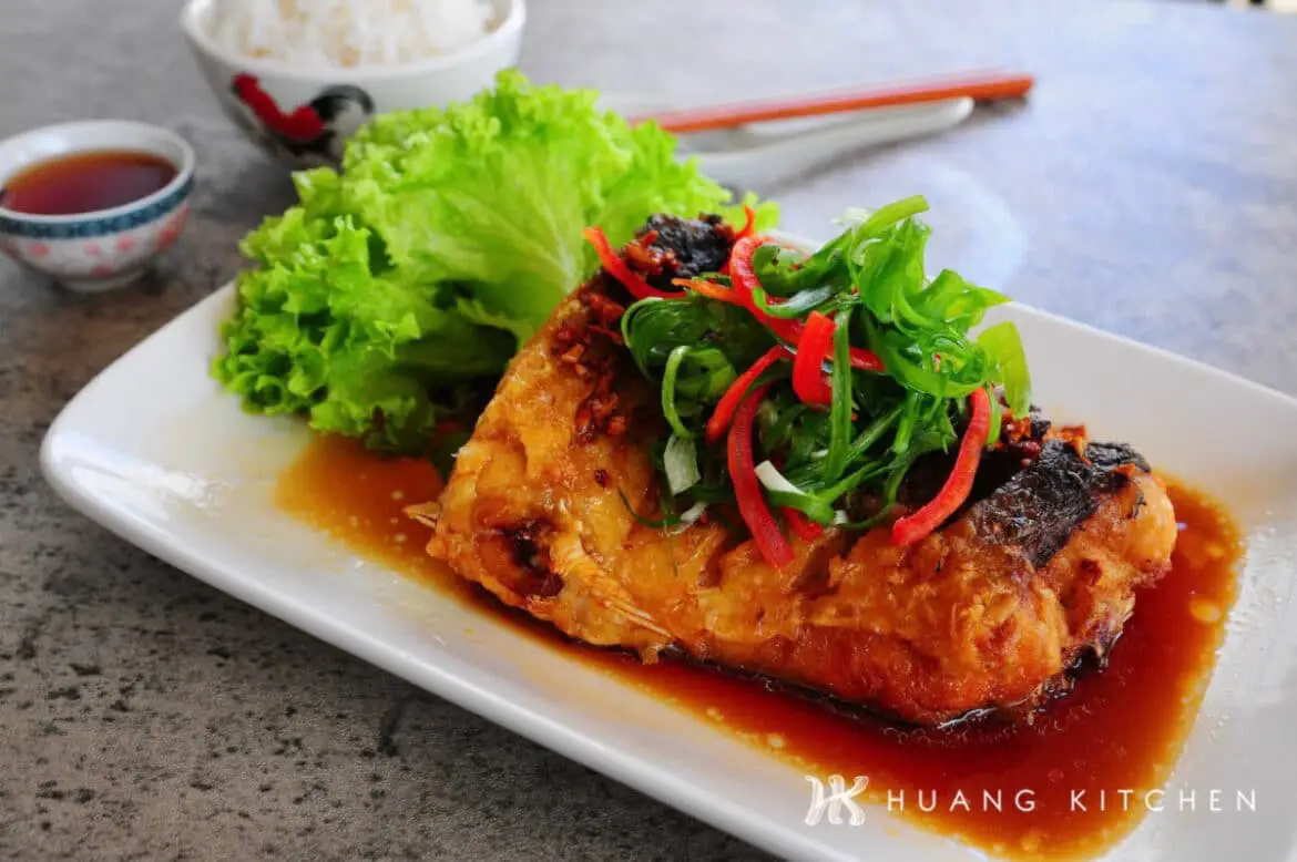 Soy Sauce Deep Fried Crispy Fish 油浸鱼腩食谱 | Huang Kitchen