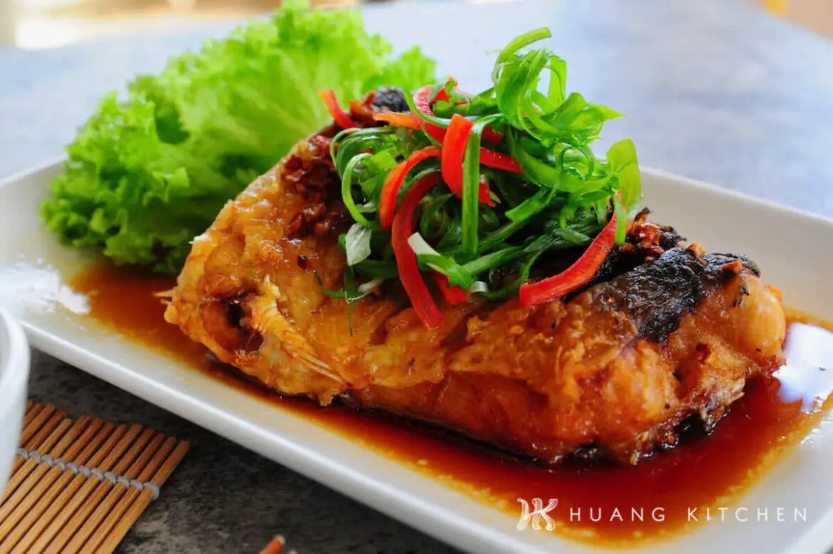 Soy Sauce Deep Fried Crispy Fish 油浸鱼腩食谱 | Huang Kitchen