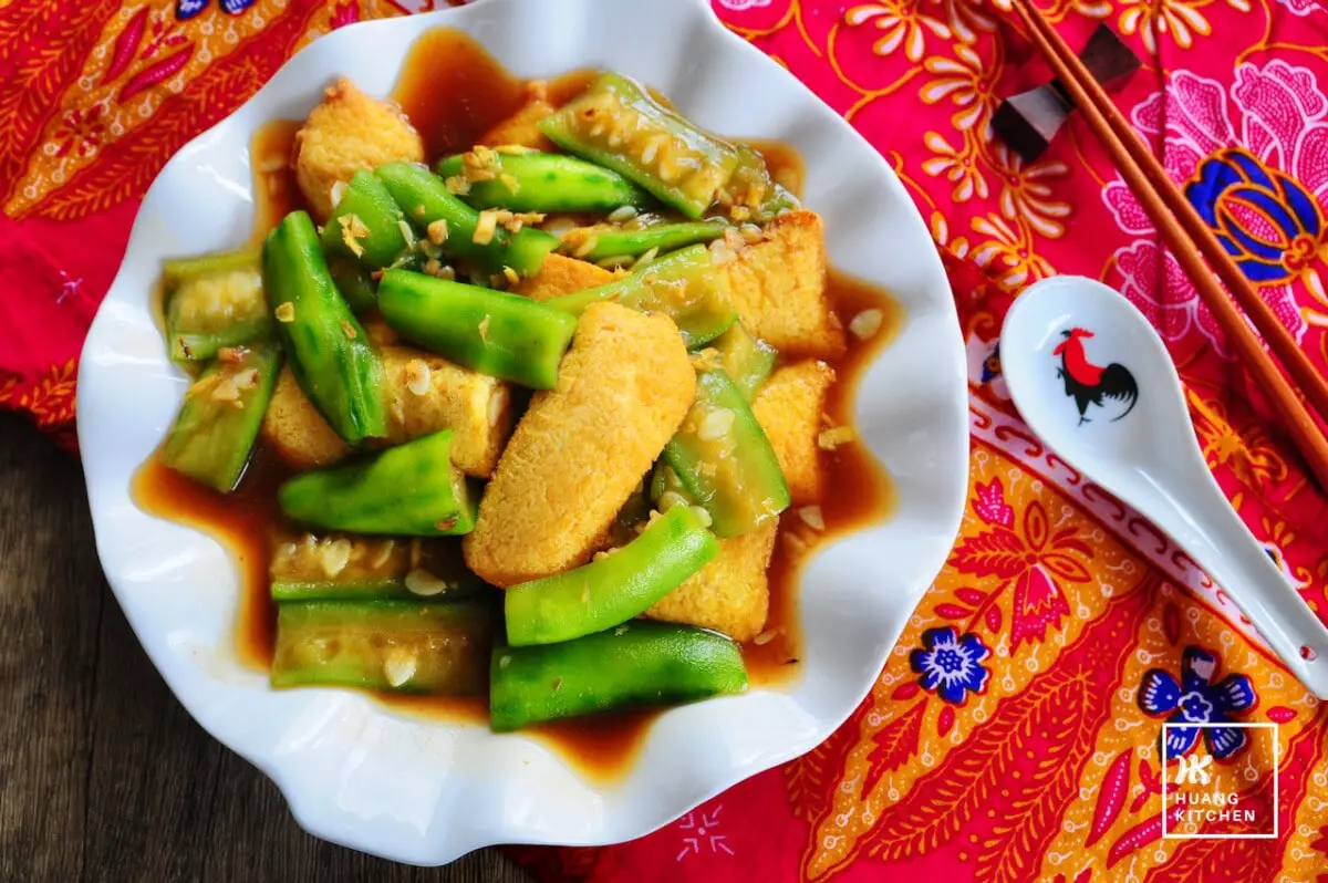 Braised Luffa With Egg Beancurd 焖胜瓜豆腐 - Huang Kitchen