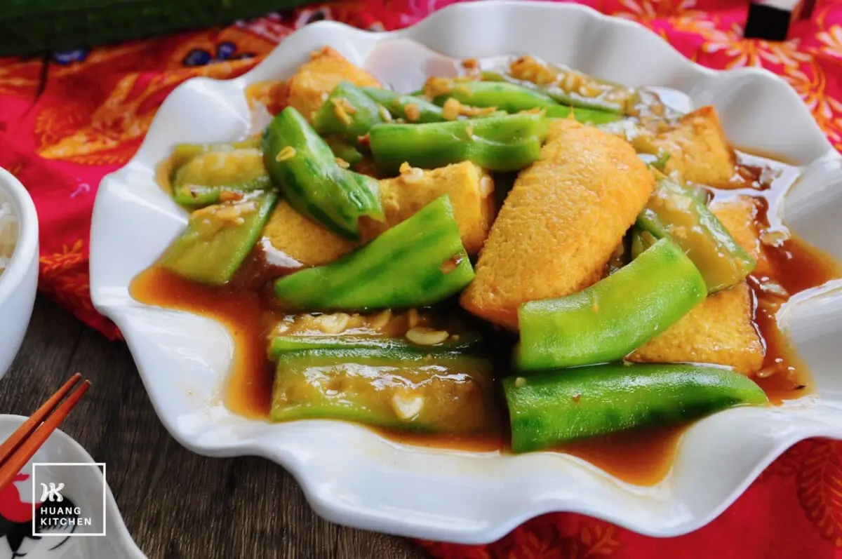 Braised Luffa With Egg Beancurd 焖胜瓜豆腐 - Huang Kitchen