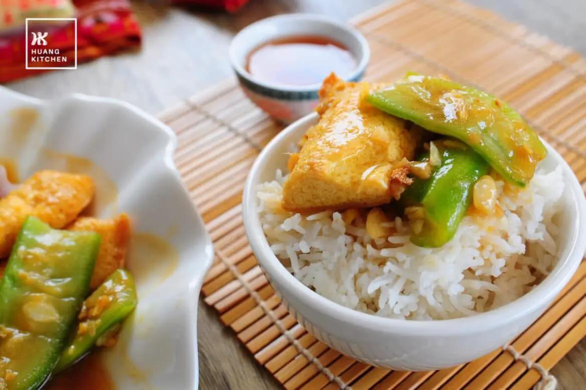 Braised Luffa With Egg Beancurd 焖胜瓜豆腐 - Huang Kitchen