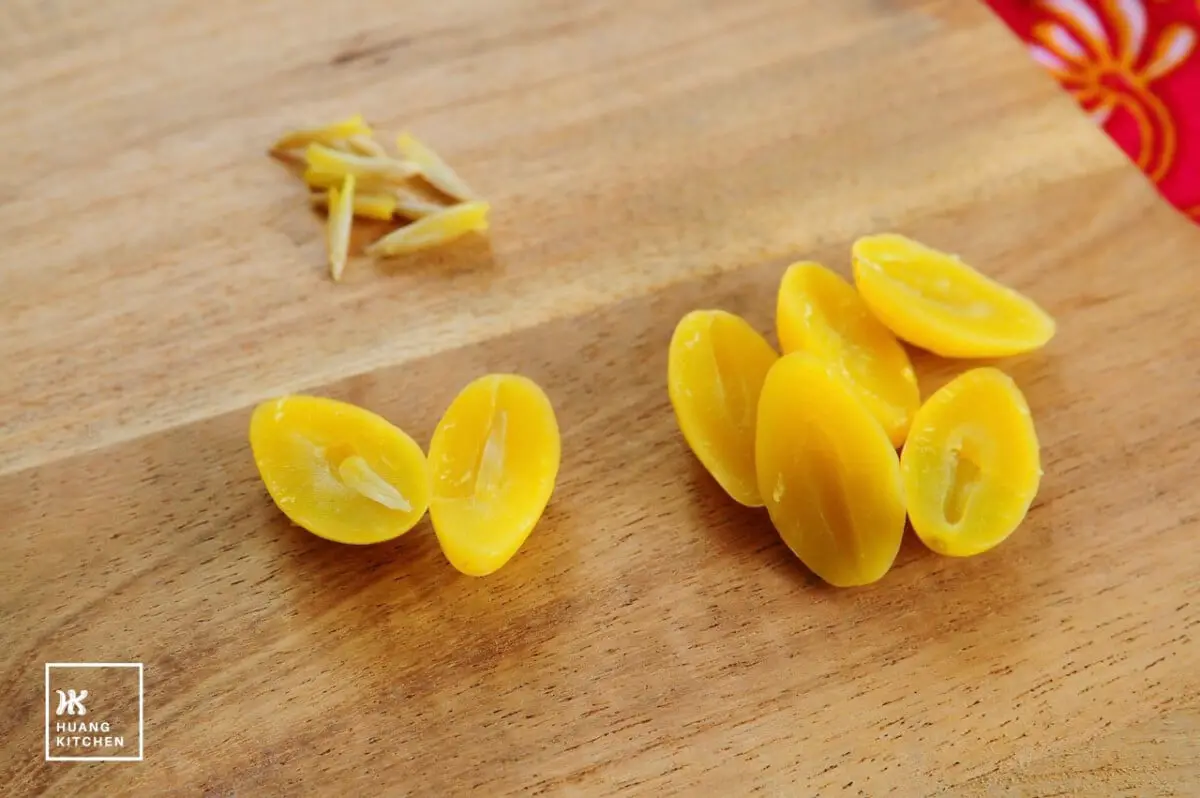 How To Prepare Gingko Nuts - Easy Method 银杏白果去皮去芯 | Huang Kitchen