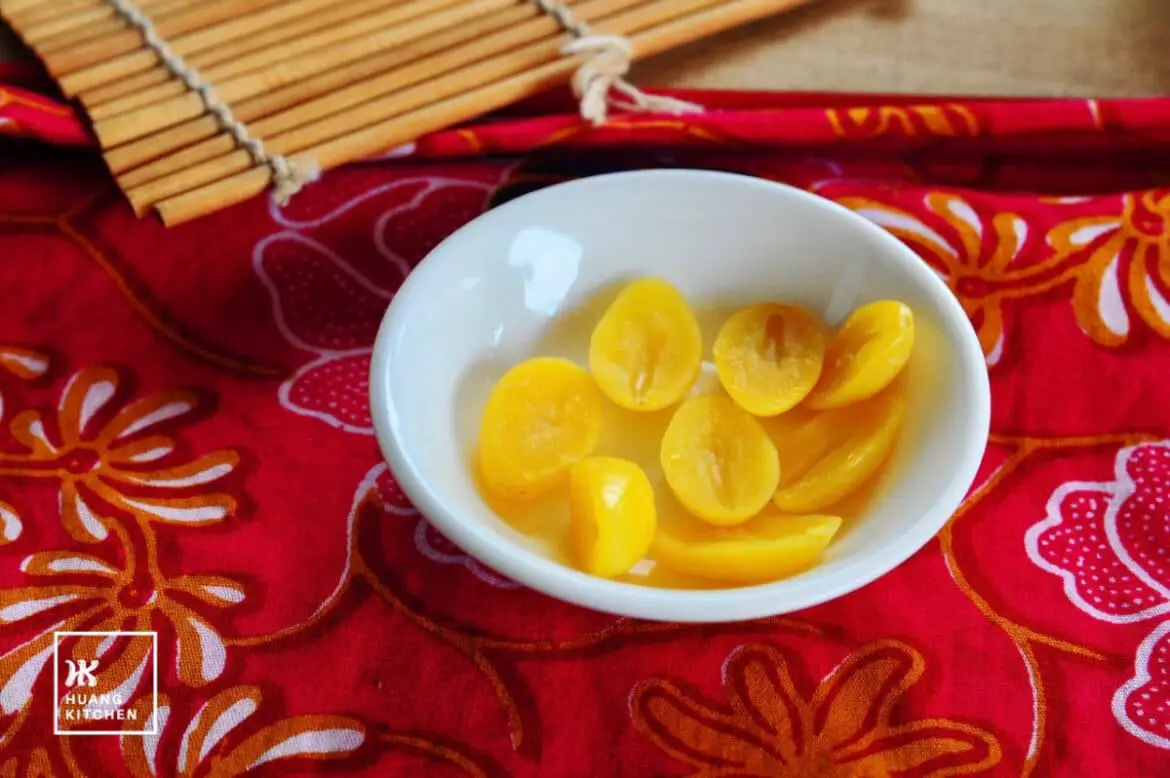 How To Prepare Gingko Nuts - Easy Method 银杏白果去皮去芯 | Huang Kitchen