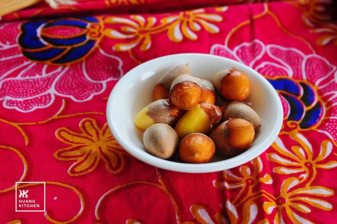 How To Prepare Gingko Nuts - Easy Method 银杏白果去皮去芯 | Huang Kitchen