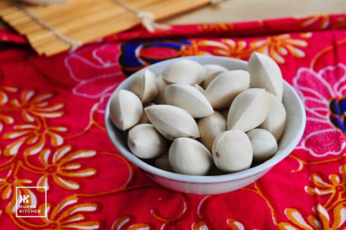 How To Prepare Gingko Nuts - Easy Method 银杏白果去皮去芯 | Huang Kitchen